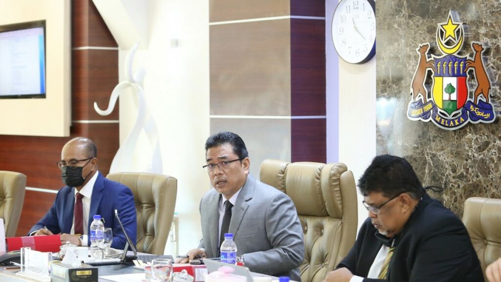 Kerajaan UMNO Melaka bergolak? Sulaiman mungkin berdepan undi tak ...